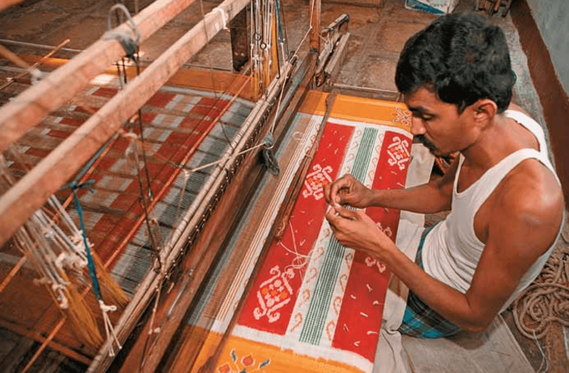 Artisans Celebrating Sambalpuri Din With Amazing Weaving Wonders - Mobile News 24x7 English